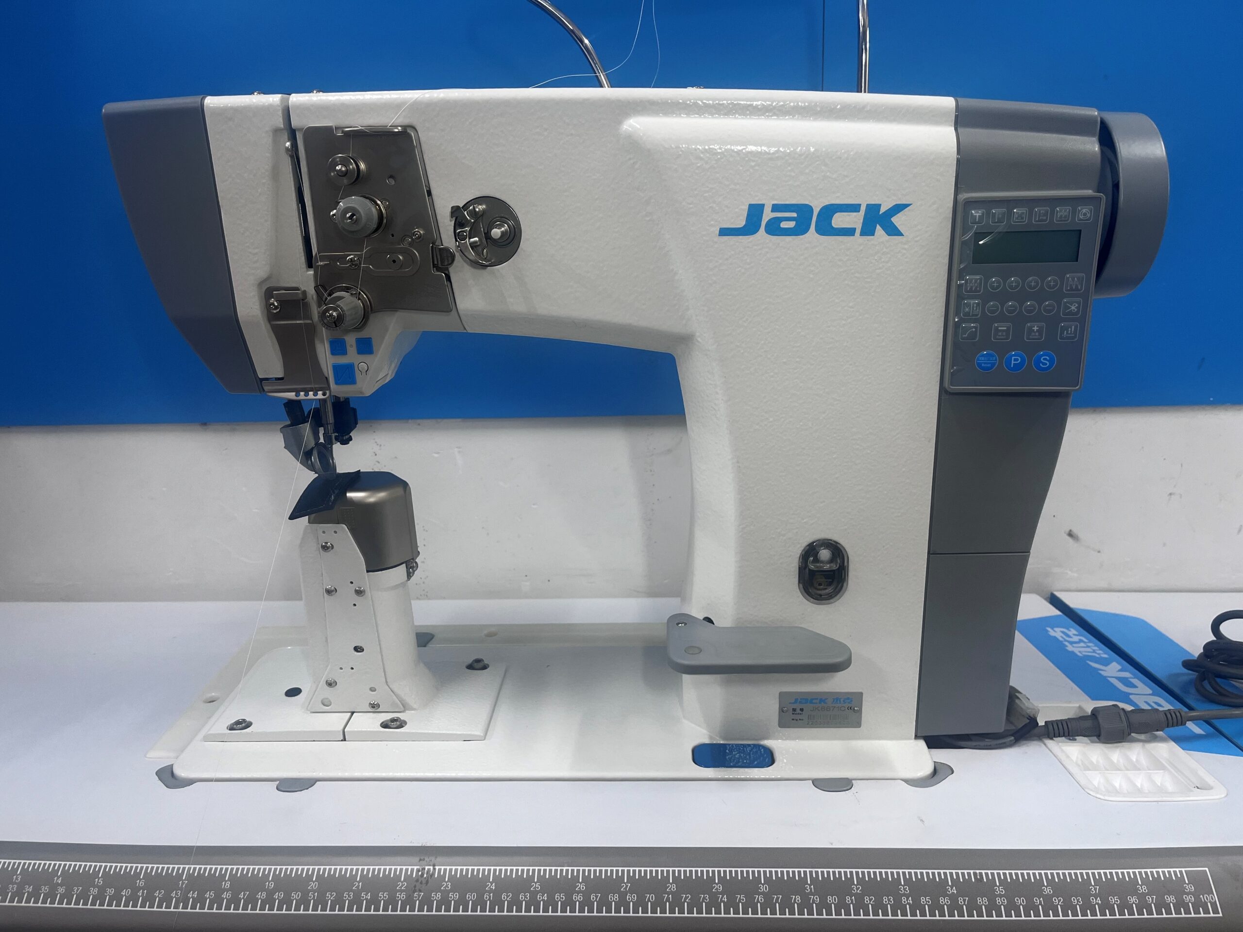Roller feed sewing machine JACK 6671 Makes shoe sewing machine ...